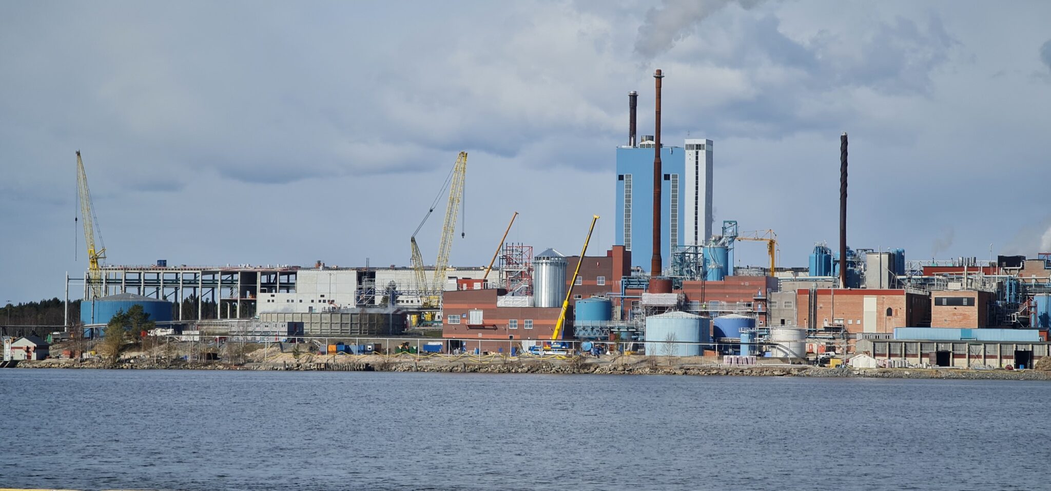 Port of Umeå and the ferry approaching Vaasa - Project Cargo Weekly
